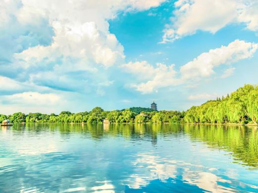 Su Causeway - A Scenic Stroll in Hangzhou